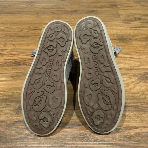 CROCS | Shoes | Crocs Lodge Point Boots Womens 1 Tan Suede Round Toe ...